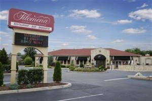 Vic Rubino Hosts Karaoke Night at Filomena’s - Hooked On Everything